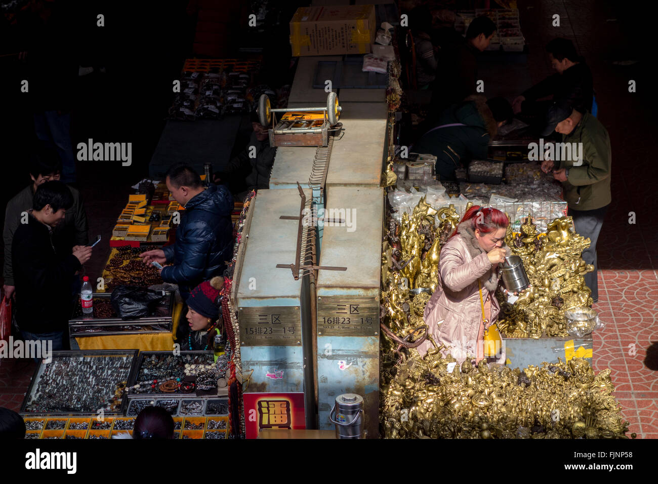 Beijing Panjiayuan antique market Stock Photo - Alamy