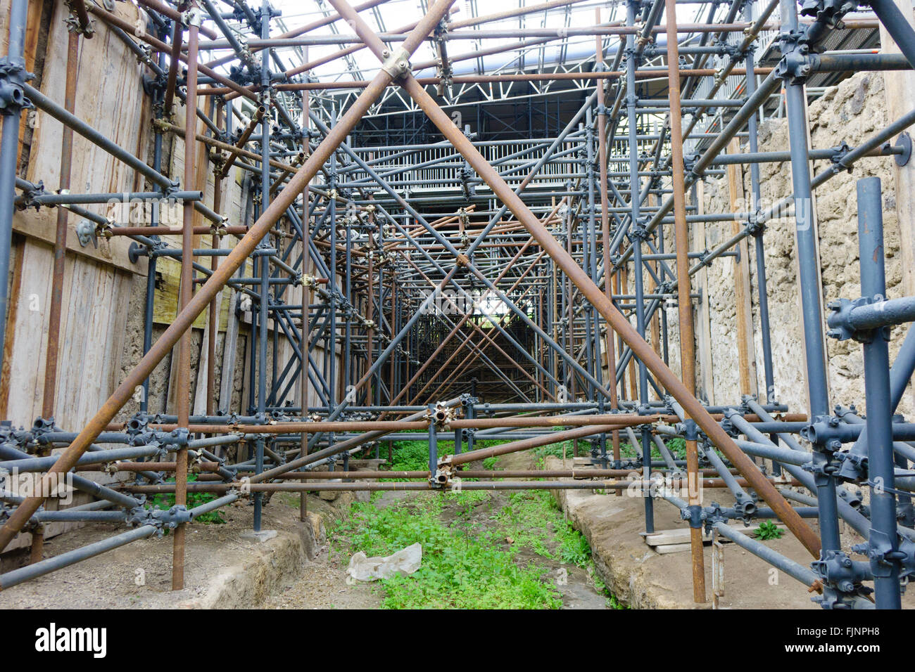 Scaffolding fixing hi-res stock photography and images - Alamy