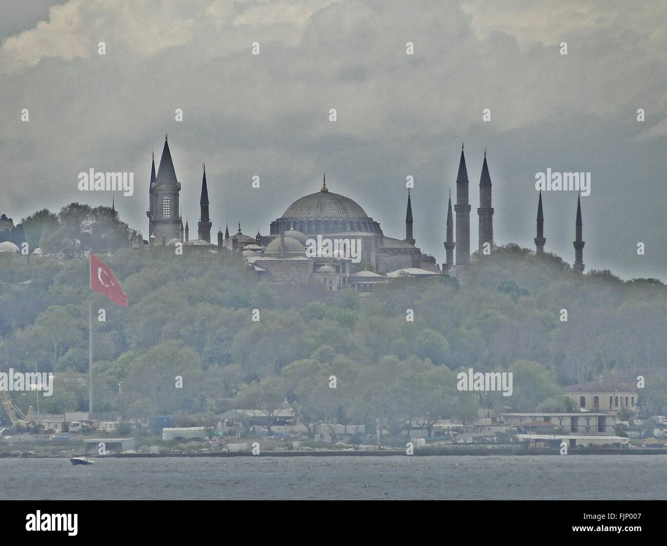 Mosque at waterfront hi-res stock photography and images - Alamy