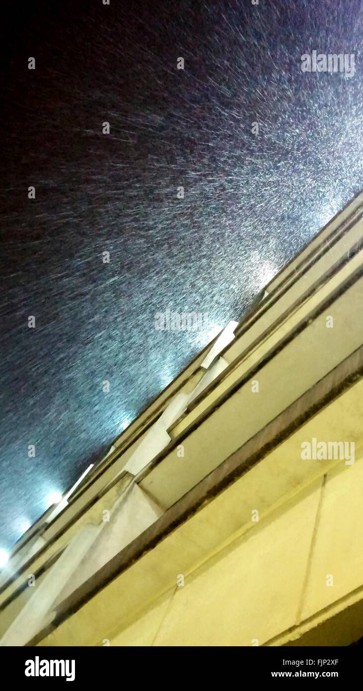 People in rain sky architecture hi-res stock photography and images - Alamy