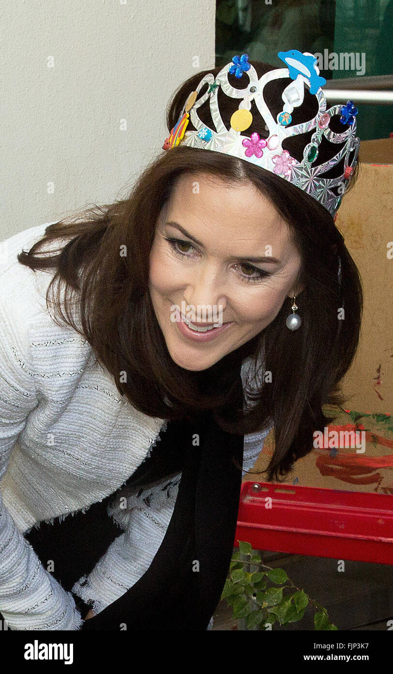 Doha, Qatar. 3rd March, 2016. HRH Crown Princess Mary with a paper ...