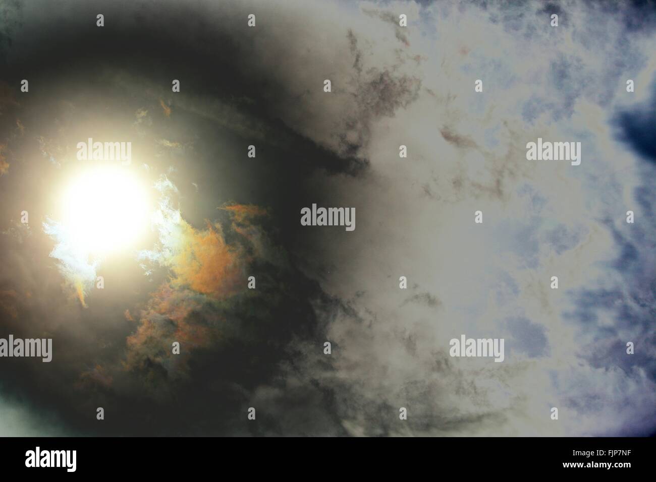 Sunlight shining through dark cloud hi-res stock photography and images ...