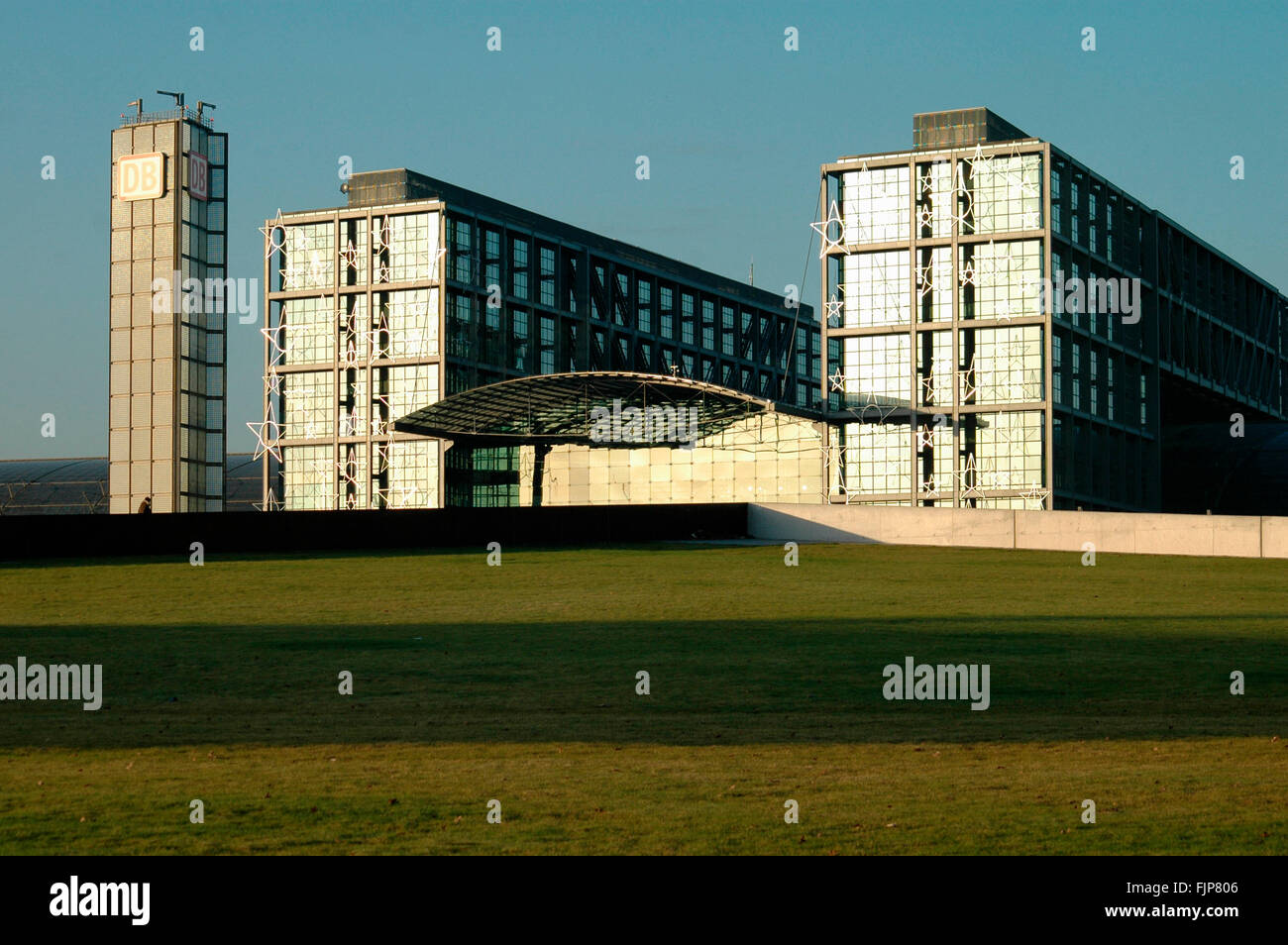 der neue Berliner Hauptbahnhof (vormals Lehrter Bahnhof), Berlin ...