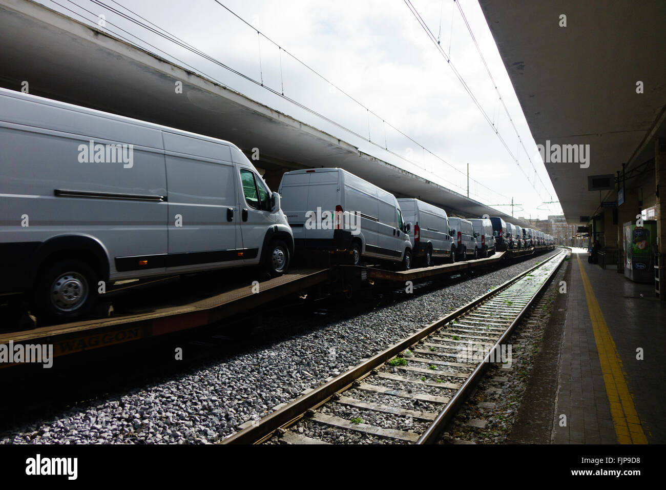 Sunny platform hi-res stock photography and images - Alamy