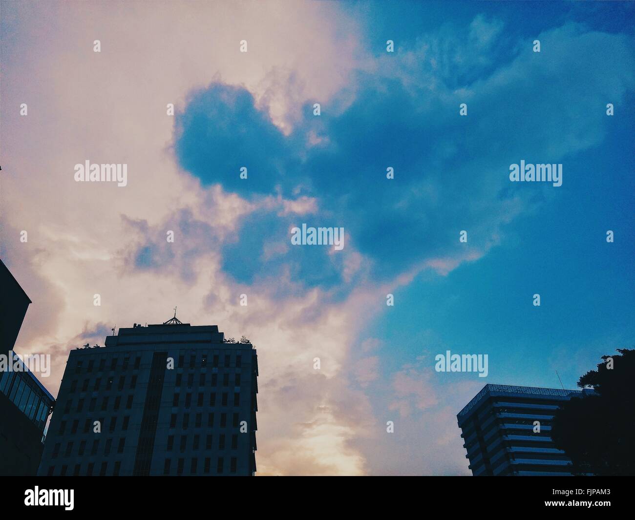 Sky over buildings architecture hi-res stock photography and images - Alamy
