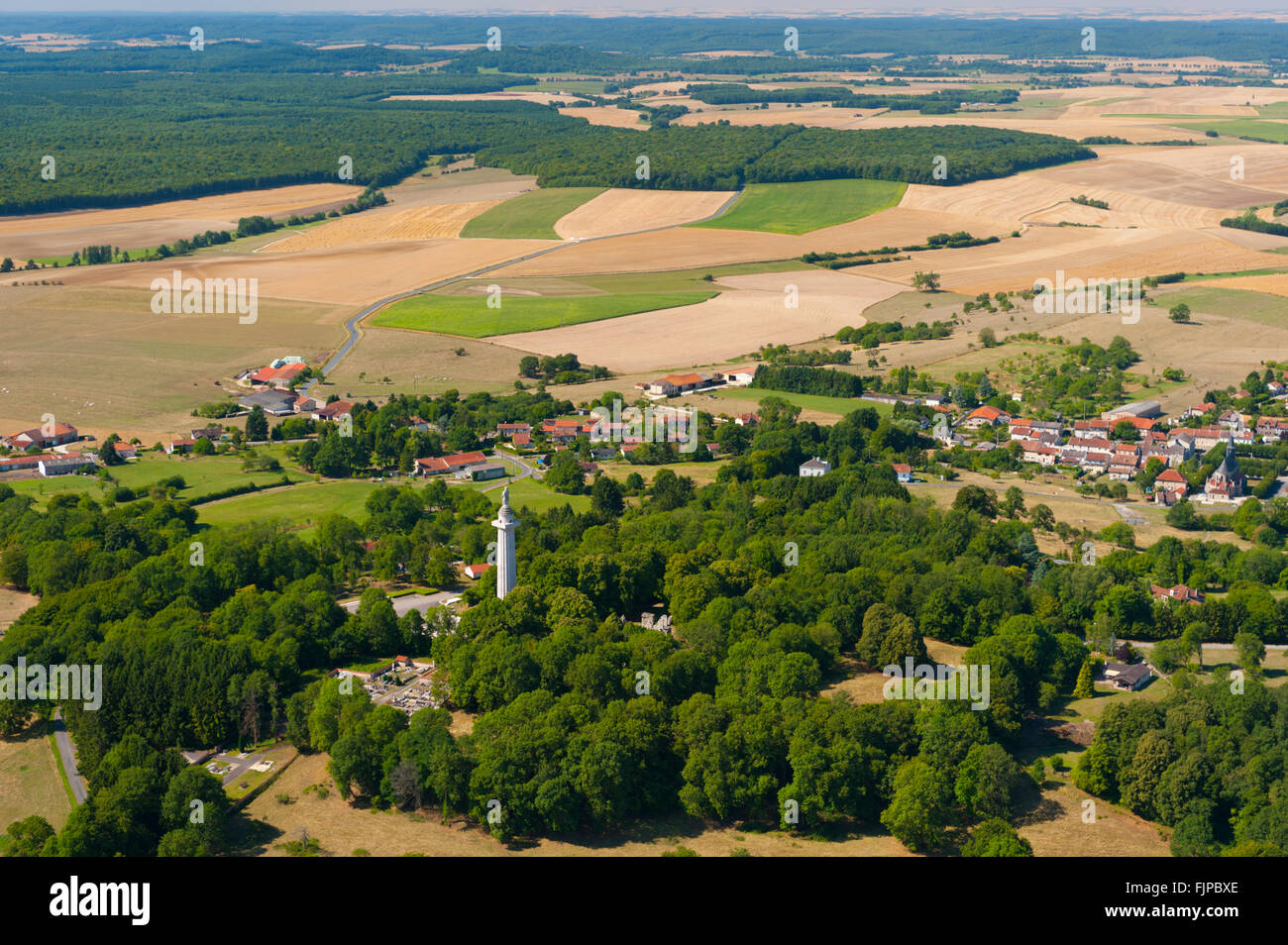 Meuse (55), village de Montfaucon d'Argonne et Butte de Montfaucon (vue ...