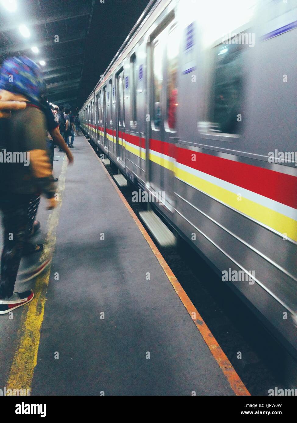 Subway train and subway platform hi-res stock photography and images ...