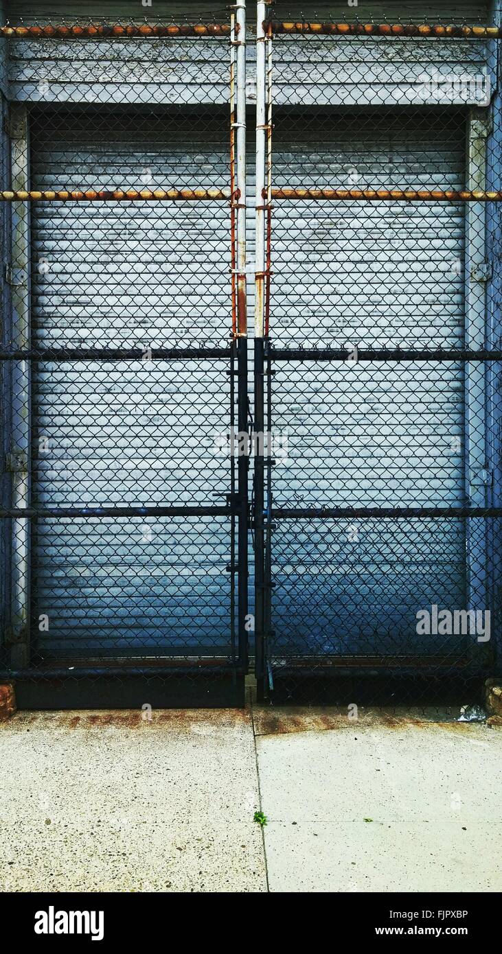 Closed shutter store architecture hi-res stock photography and images ...