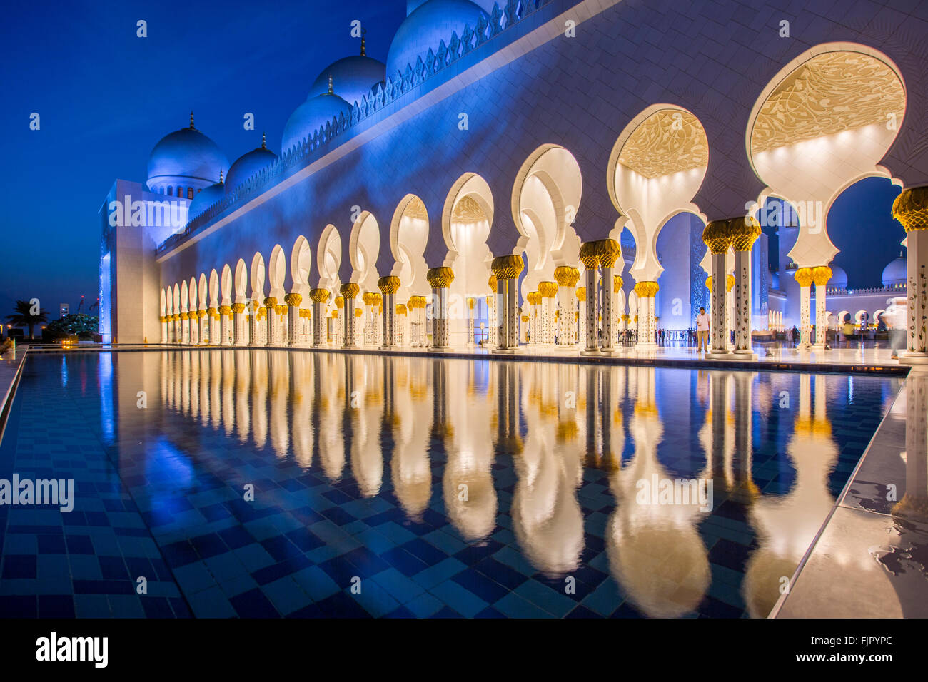 Arcades in the Sheikh Zayed Mosque, Sheikh Zayed Grand Mosque, Abu ...