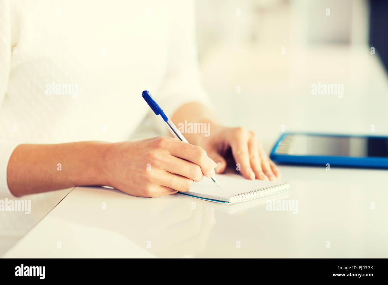 close up of hands with pen writing to notepad Stock Photo - Alamy