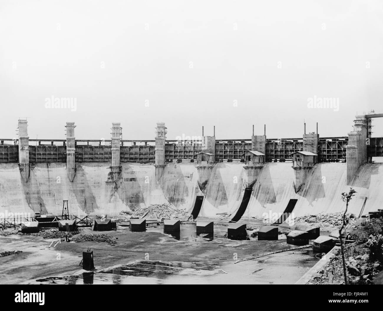 Panama canal gatun dam Black and White Stock Photos & Images - Alamy