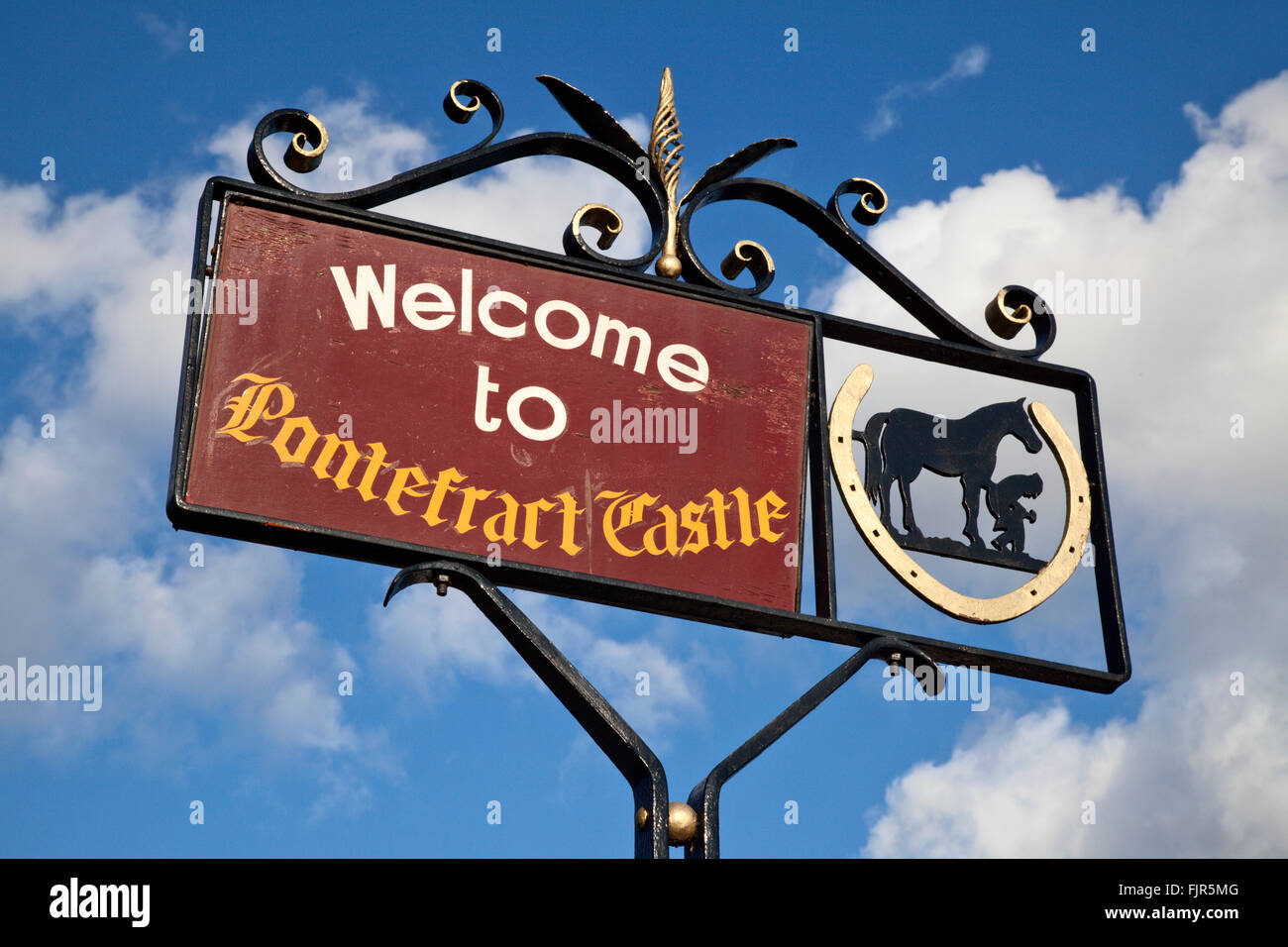 Pontefract castle hi-res stock photography and images - Alamy