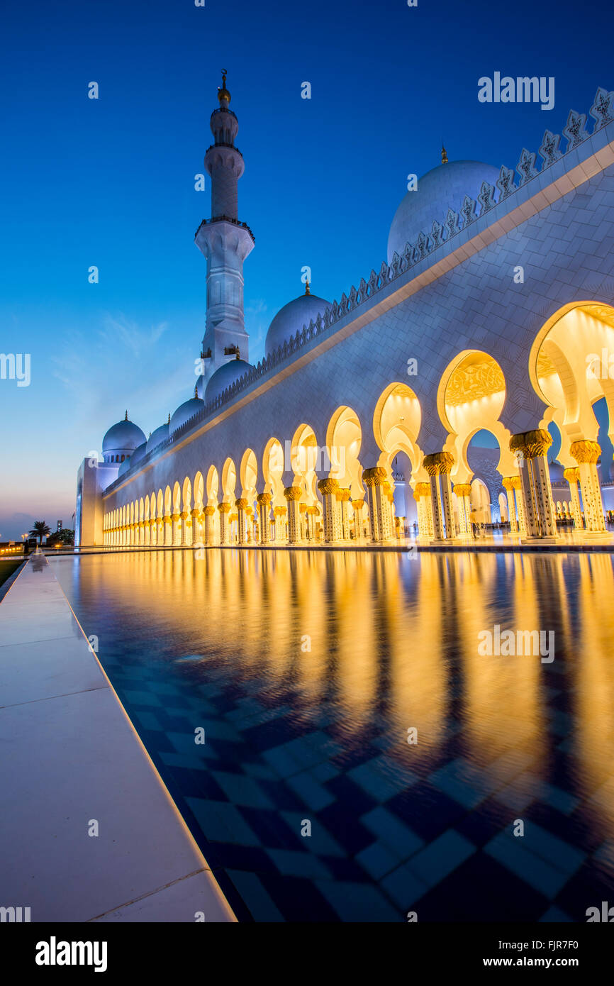 Arcades in the Sheikh Zayed Mosque, Sheikh Zayed Grand Mosque, Abu ...