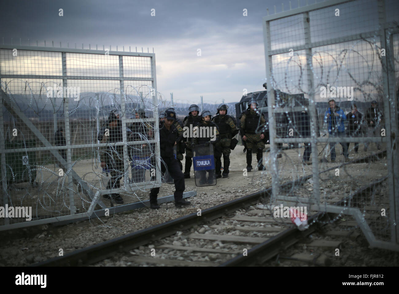 Immigration officers refugee camp hi-res stock photography and images ...