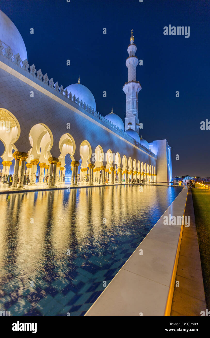 Arcades in the Sheikh Zayed Mosque, Sheikh Zayed Grand Mosque, Abu ...