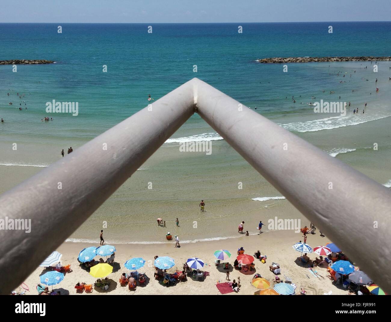 Crowded beach outdoors hi-res stock photography and images - Alamy