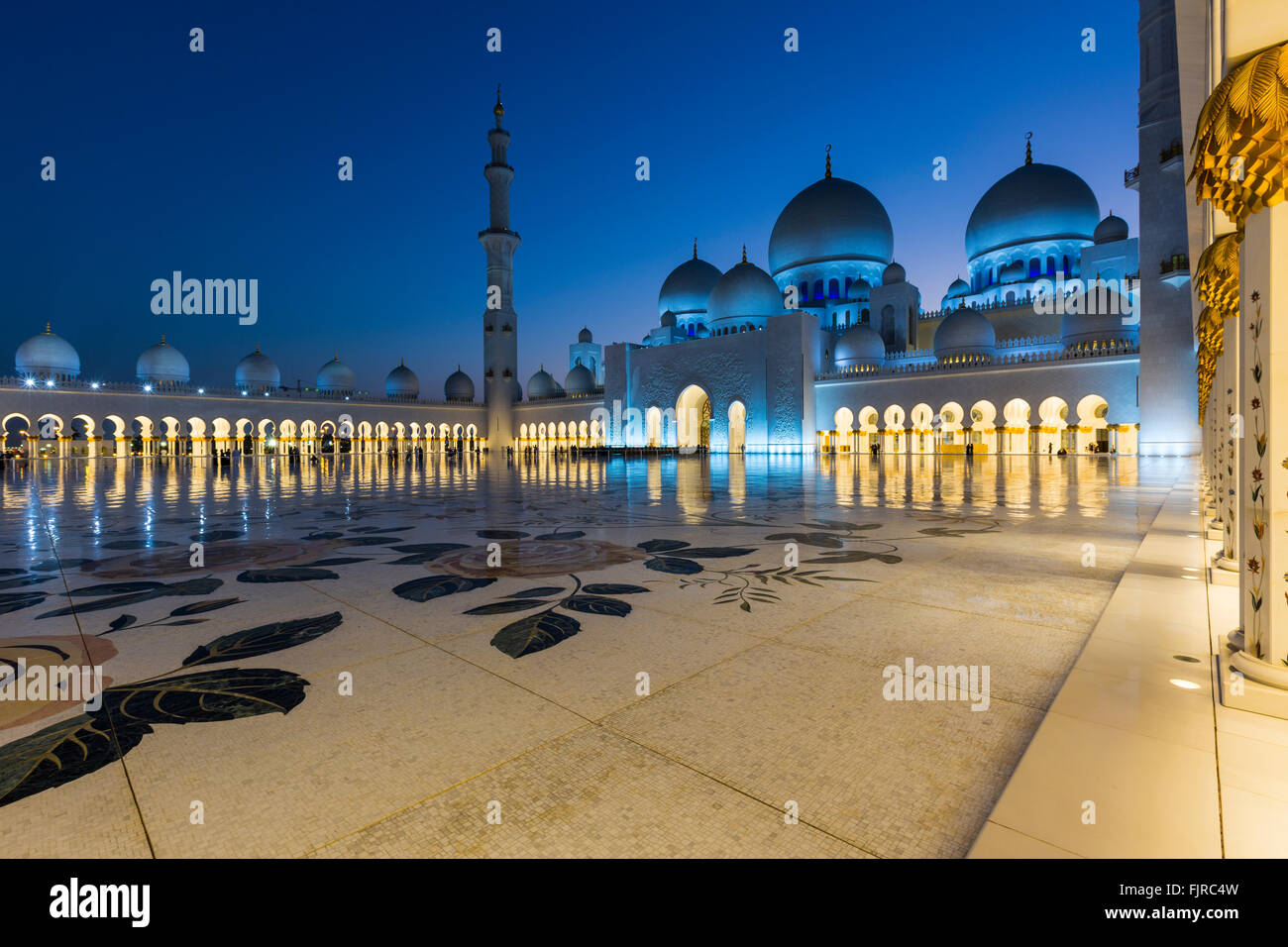 Courtyard of the Sheikh Zayed Mosque, Sheikh Zayed Grand Mosque, Abu ...