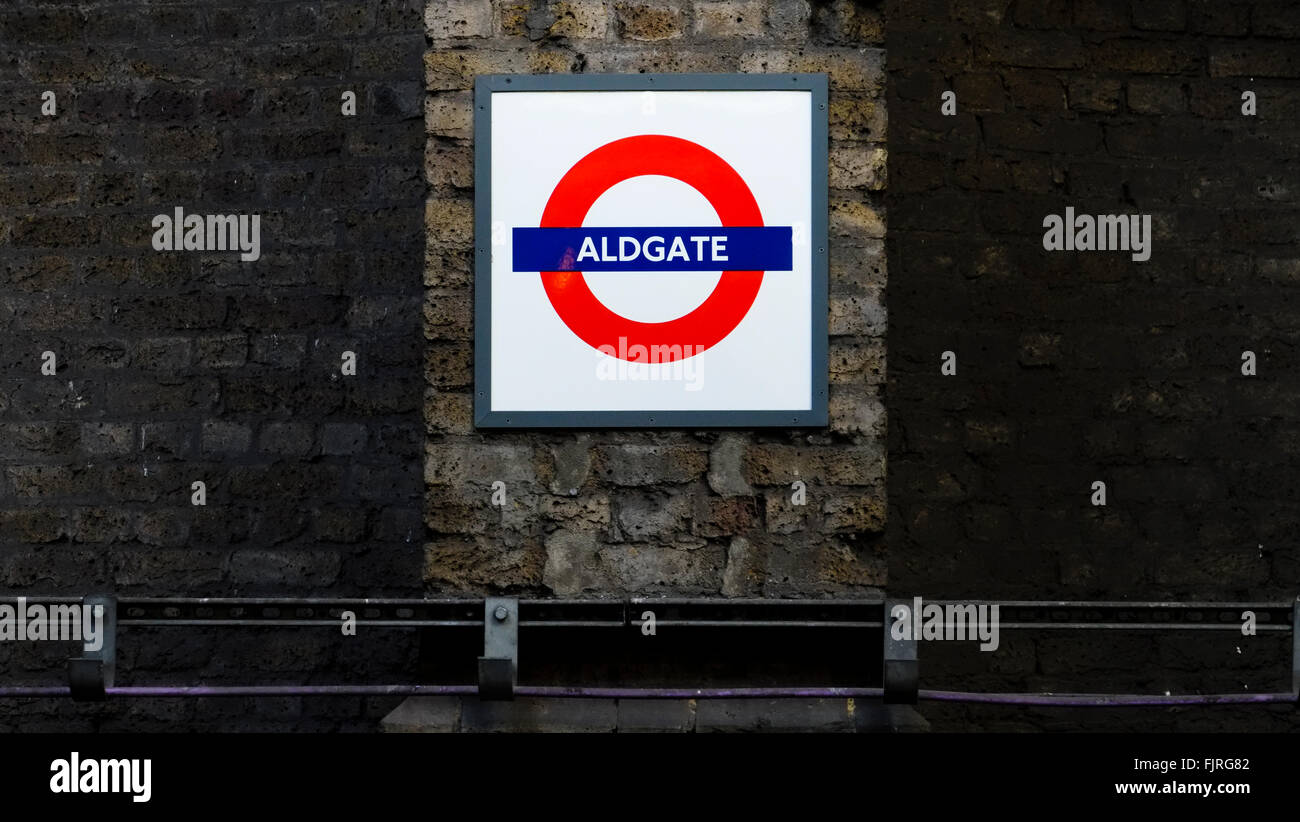 Aldgate tube sign hi-res stock photography and images - Alamy