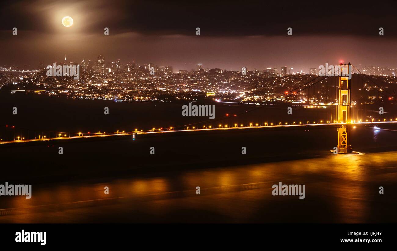 Moon gate bridge hi-res stock photography and images - Alamy