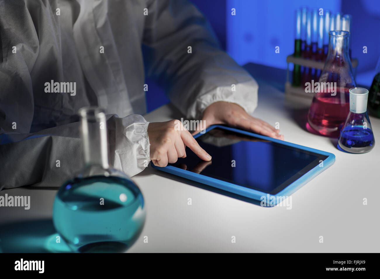 Scientist test tubes connection hi-res stock photography and images - Alamy