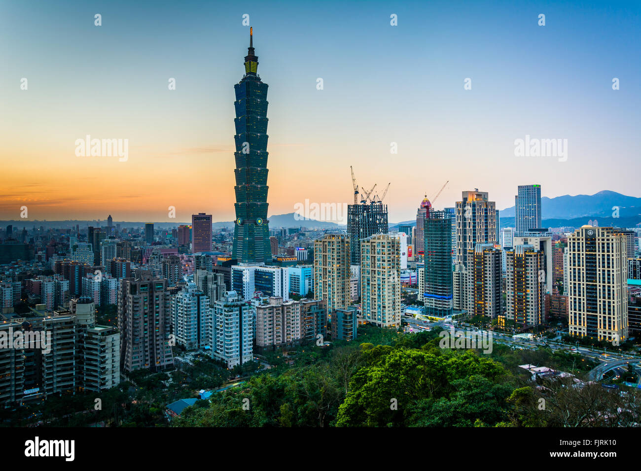 Taipei 101 sunset hi-res stock photography and images - Alamy
