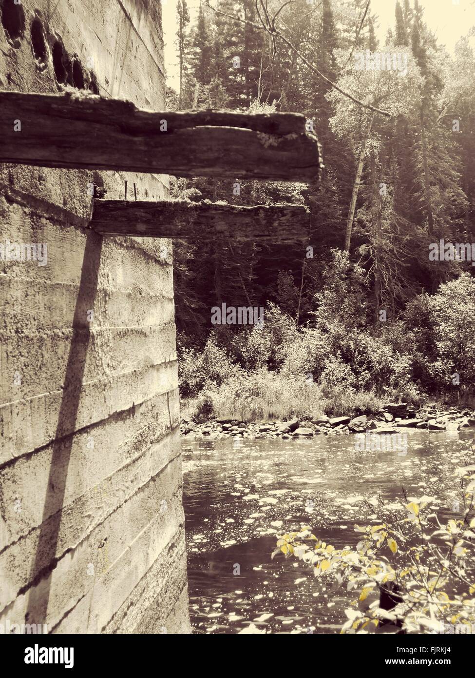 Beside river hi-res stock photography and images - Alamy