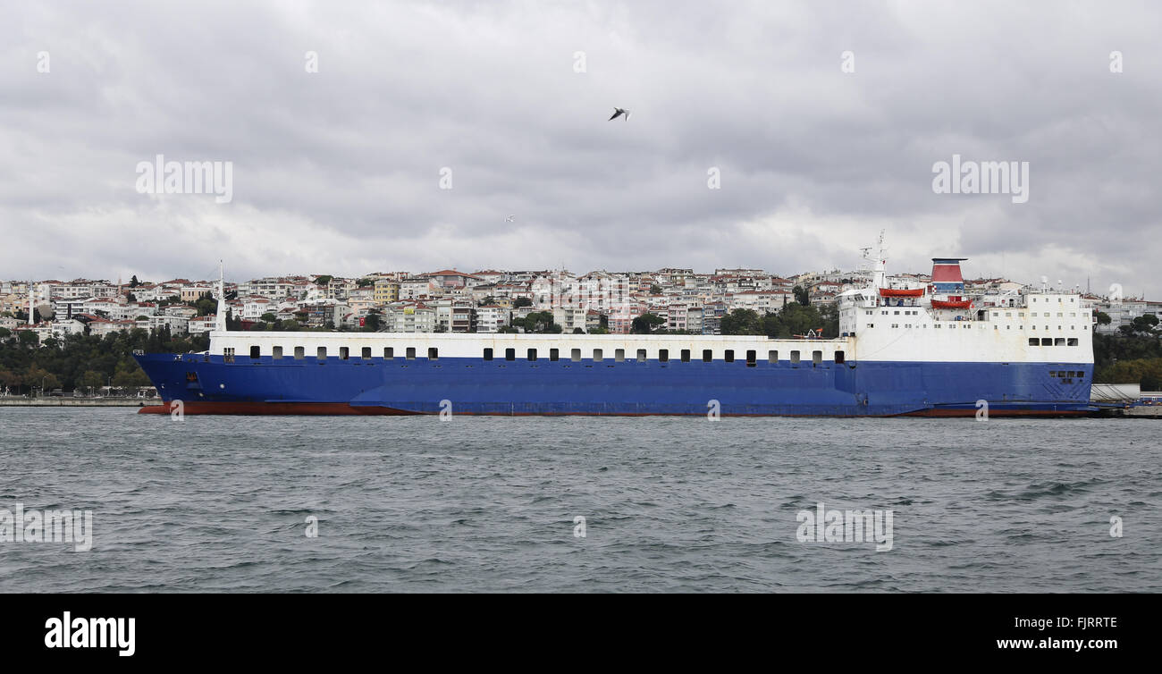 Roro car loading hi-res stock photography and images - Alamy