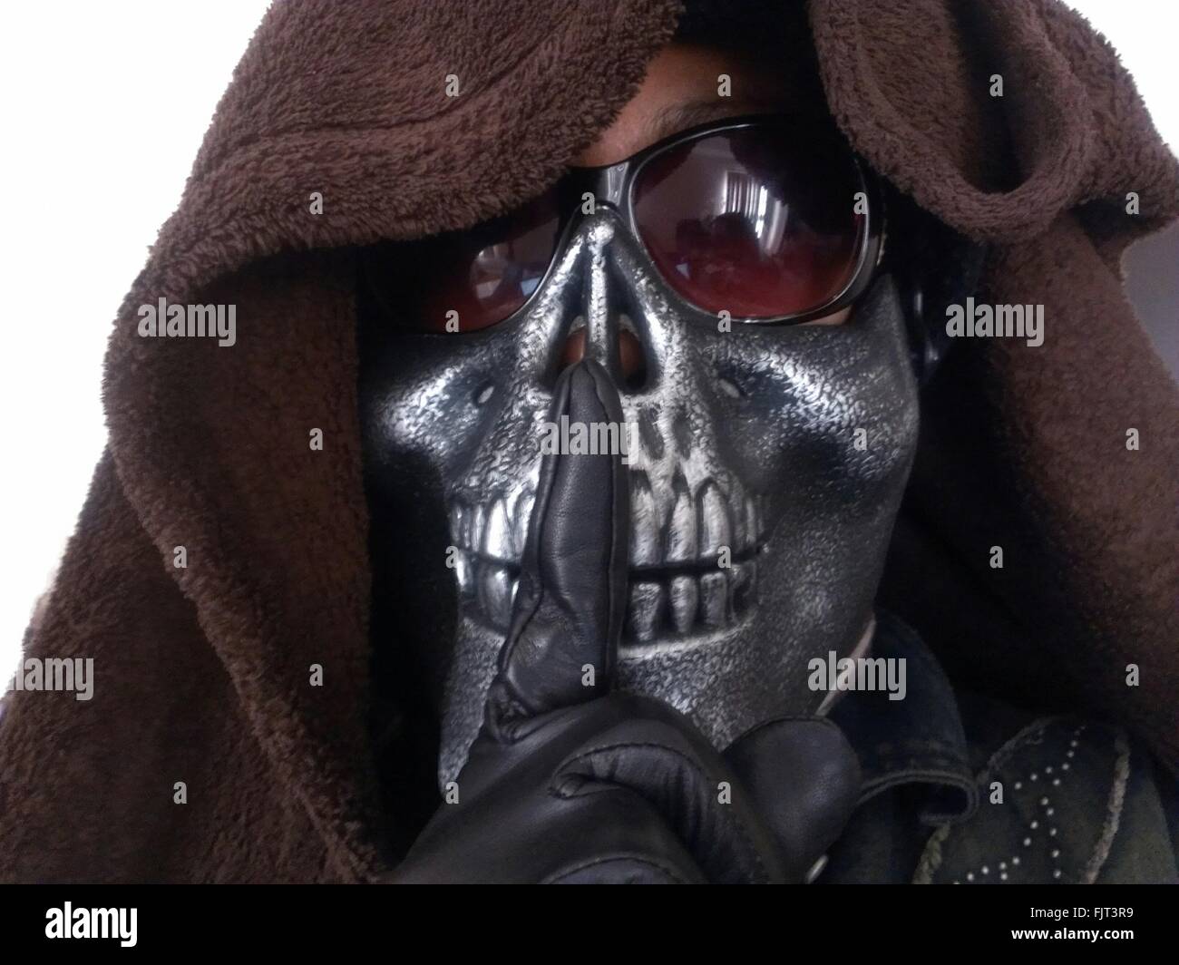 Shushing finger hi-res stock photography and images - Alamy