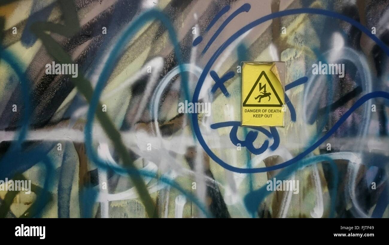 Graffiti warning sign hi-res stock photography and images - Alamy