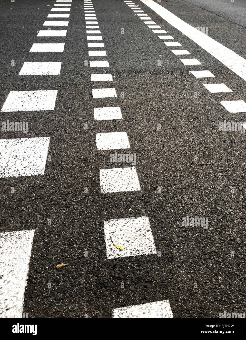 Road_markings hi-res stock photography and images - Alamy
