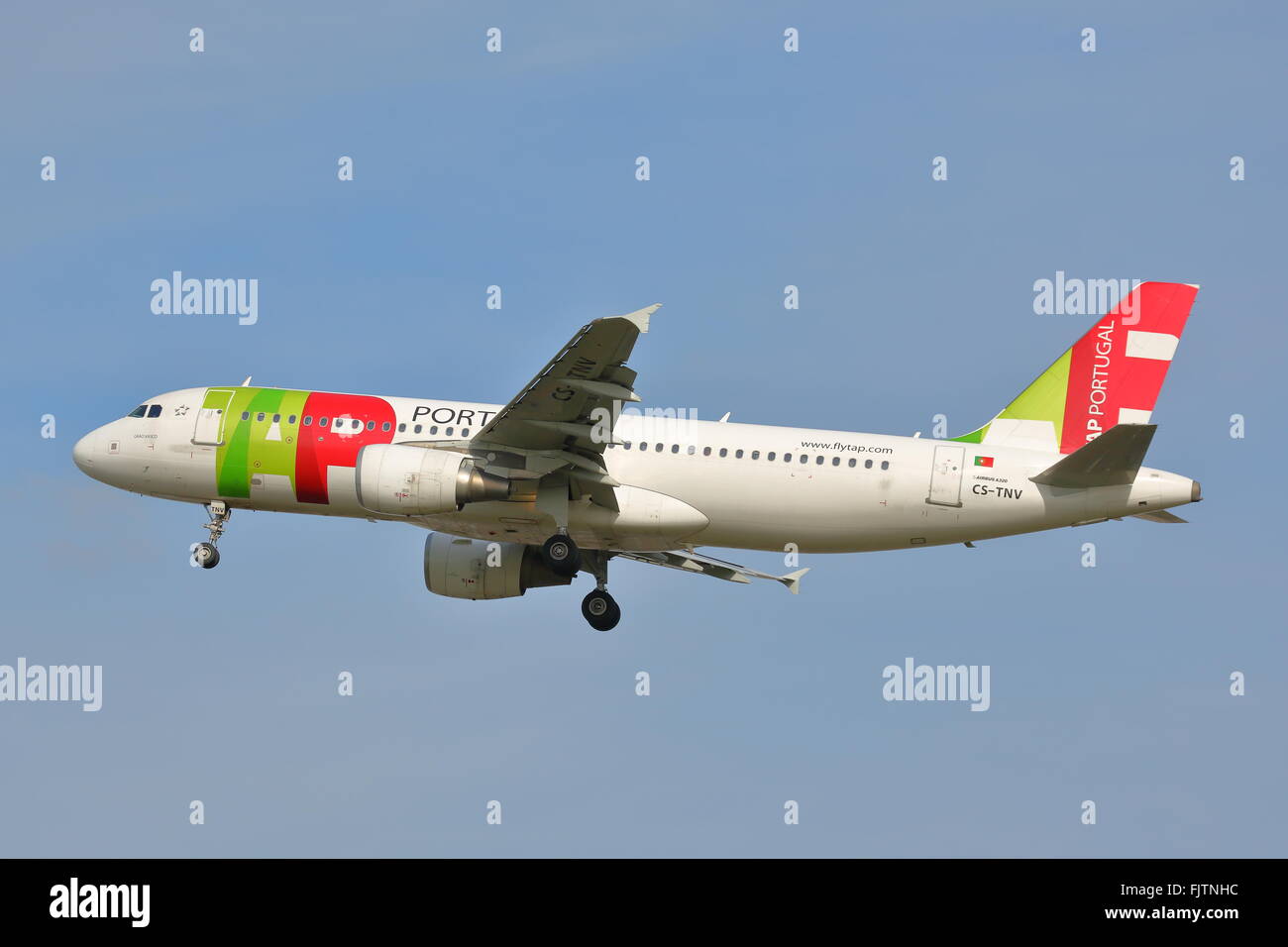 Tap air portugal airbus a320 200 hi-res stock photography and images ...