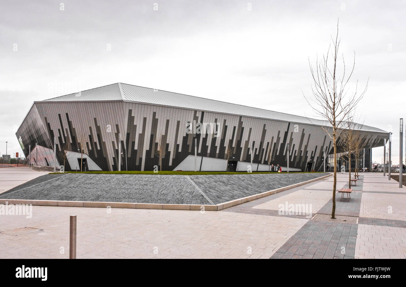 Cardiff bays brand new ice hi-res stock photography and images - Alamy