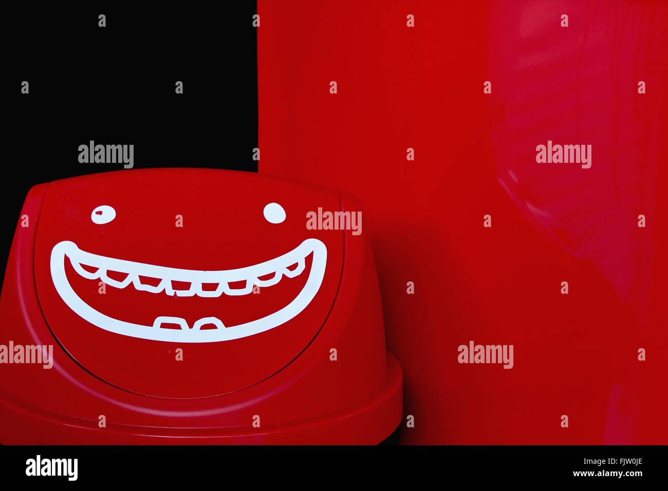 Red smiley face hi-res stock photography and images - Alamy