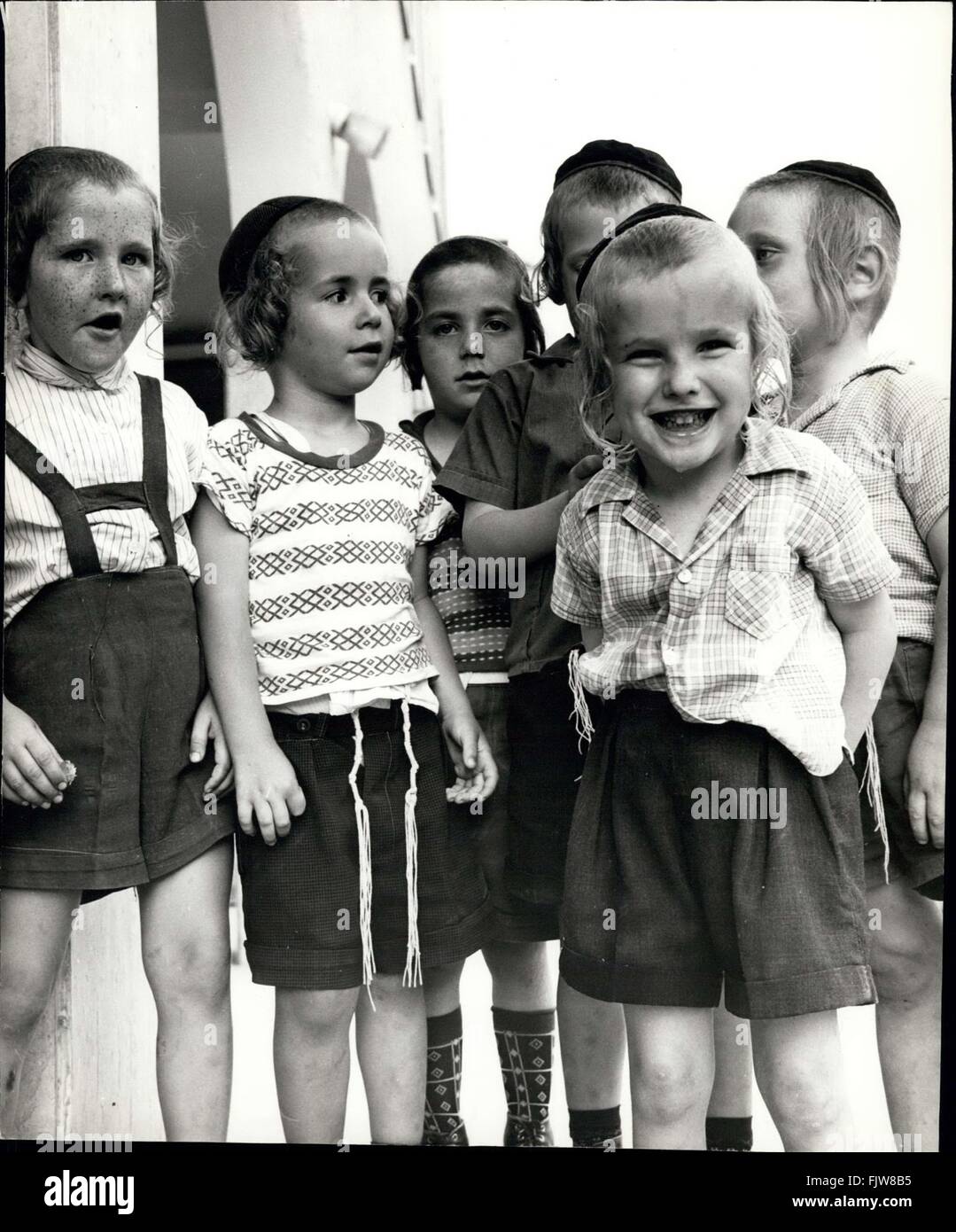 1980 - Jewish religeon Belzer children, 4-5 years old, who are already ...