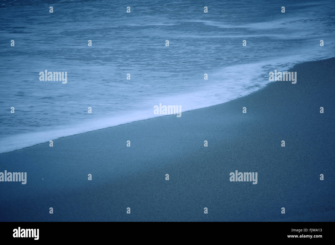 Edge of beach hi-res stock photography and images - Alamy