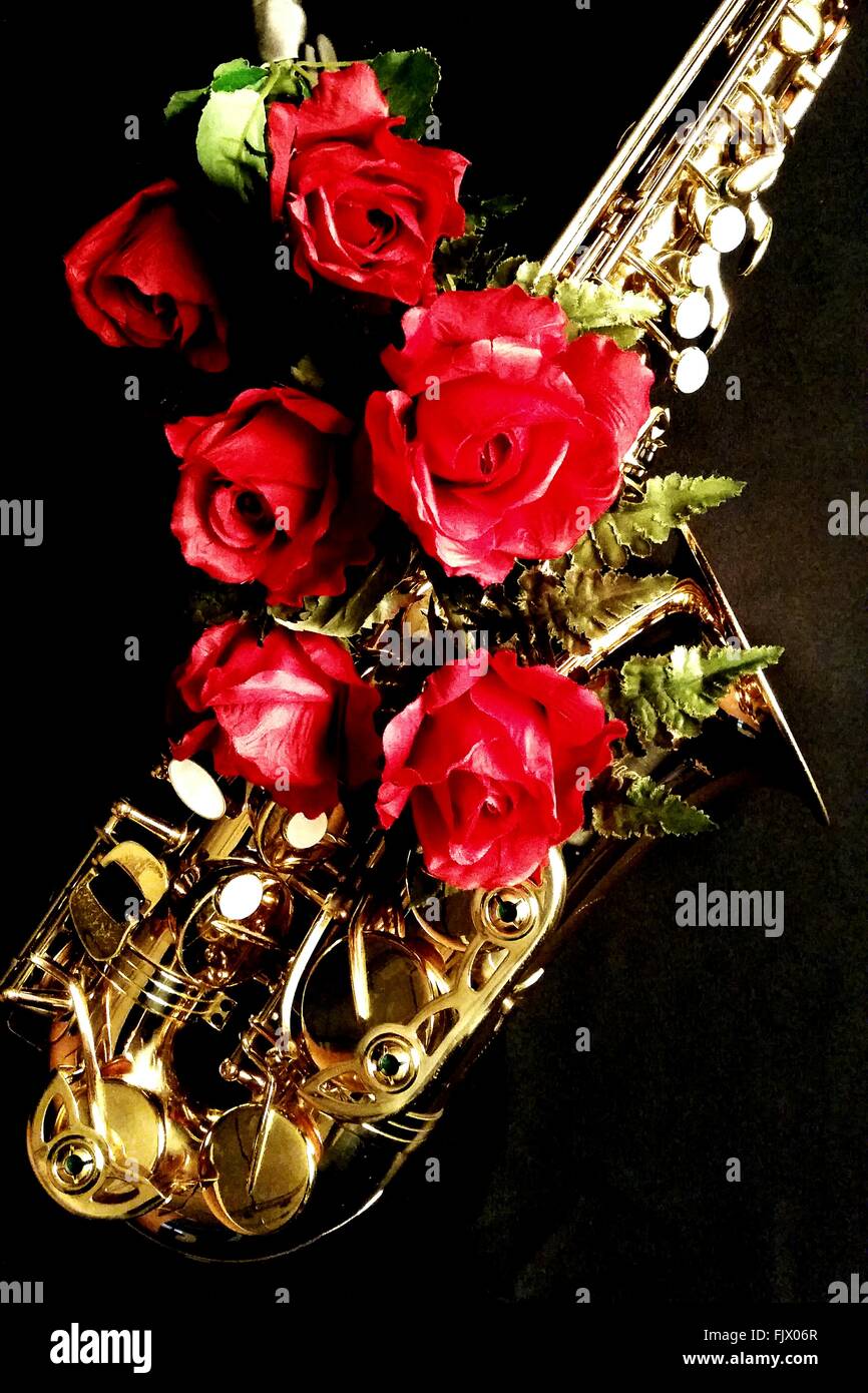 Red saxophone hi-res stock photography and images - Alamy