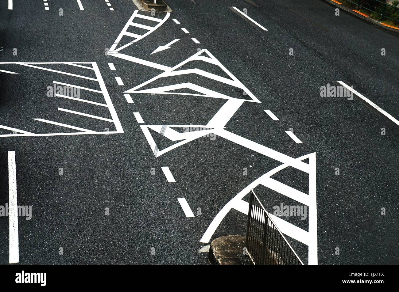 Road_markings hi-res stock photography and images - Alamy