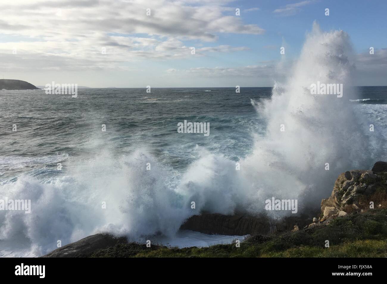 Strong wave hi-res stock photography and images - Alamy