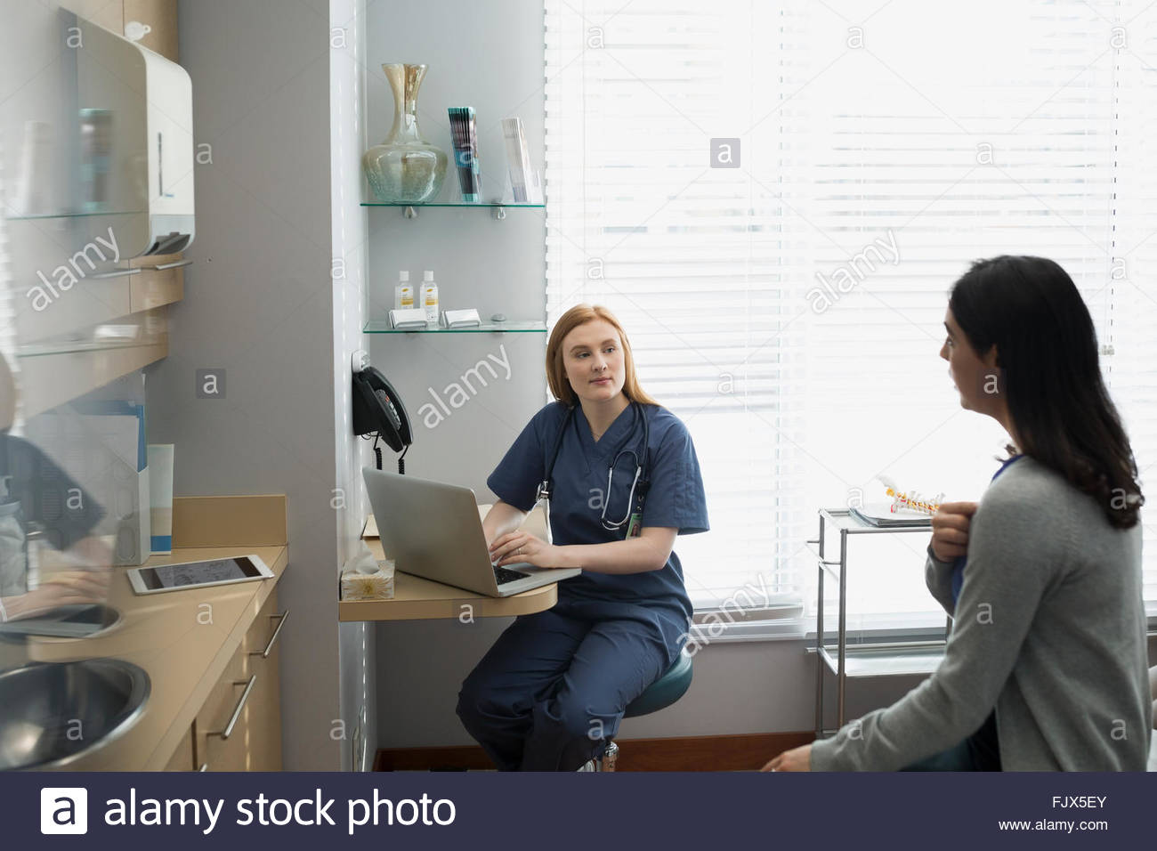 Doctors office examination room hi-res stock photography and images - Alamy
