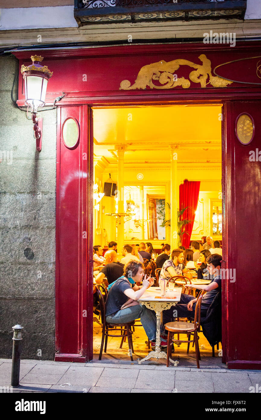 Cafe Manuela, Calle de San Vicente Ferrer 29, in Malasana quarter ...