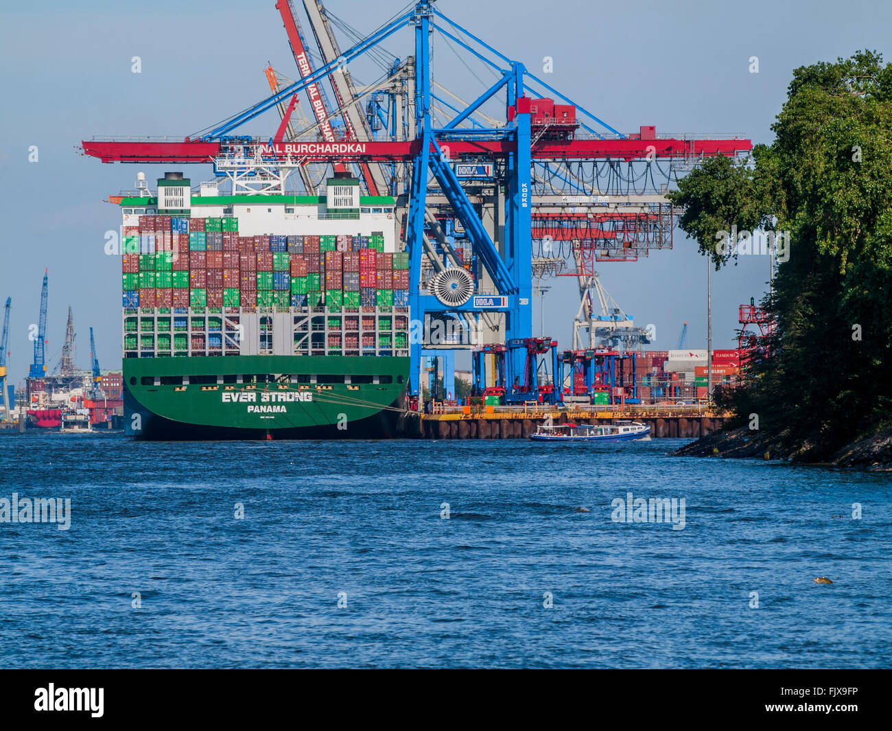 Evergreen container terminal hi-res stock photography and images - Alamy