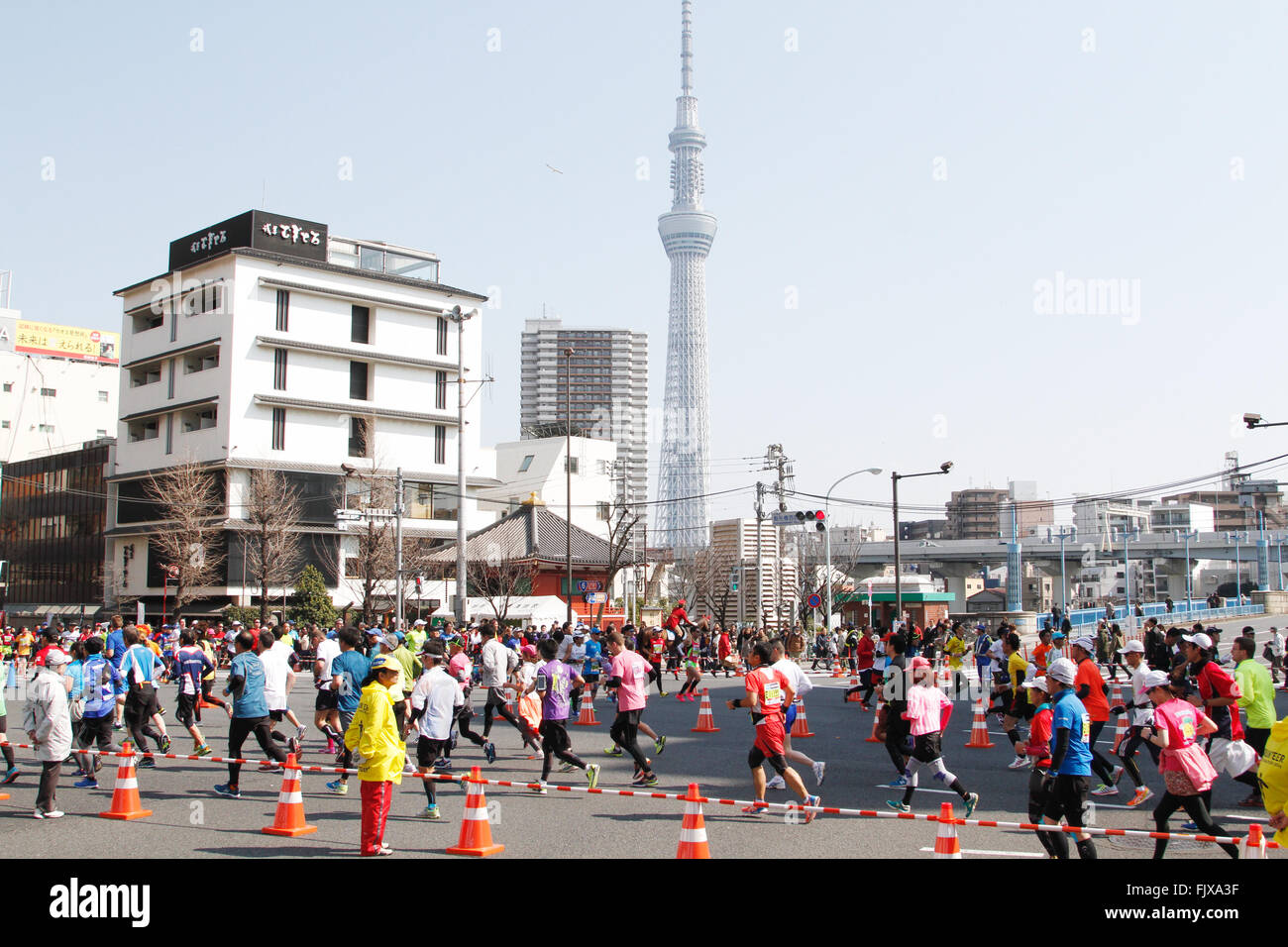 Tokyo, Japan. 28th Feb, 2016. Runners Marathon : Tokyo Marathon 2016 in ...