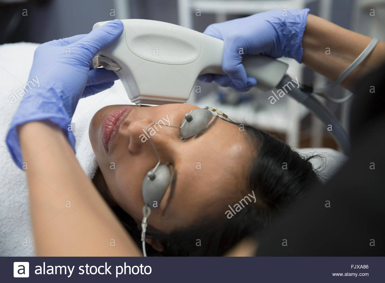 Black woman laser treatment hi-res stock photography and images - Alamy