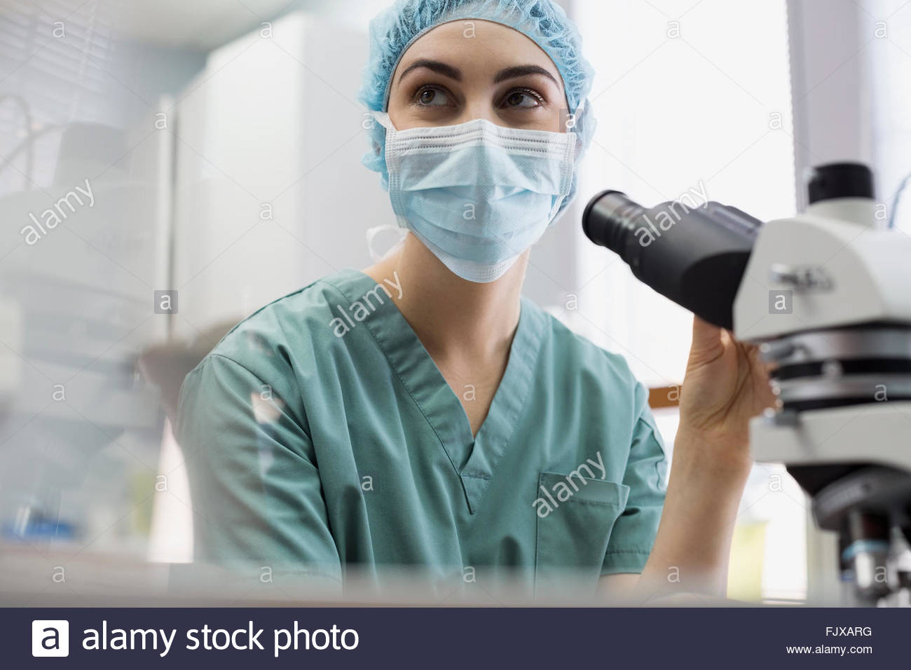 Woman laboratory microscope hi-res stock photography and images - Alamy