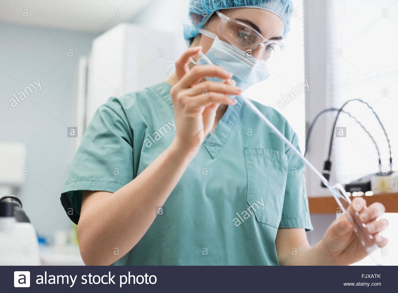 Medical lab pipette hi-res stock photography and images - Alamy