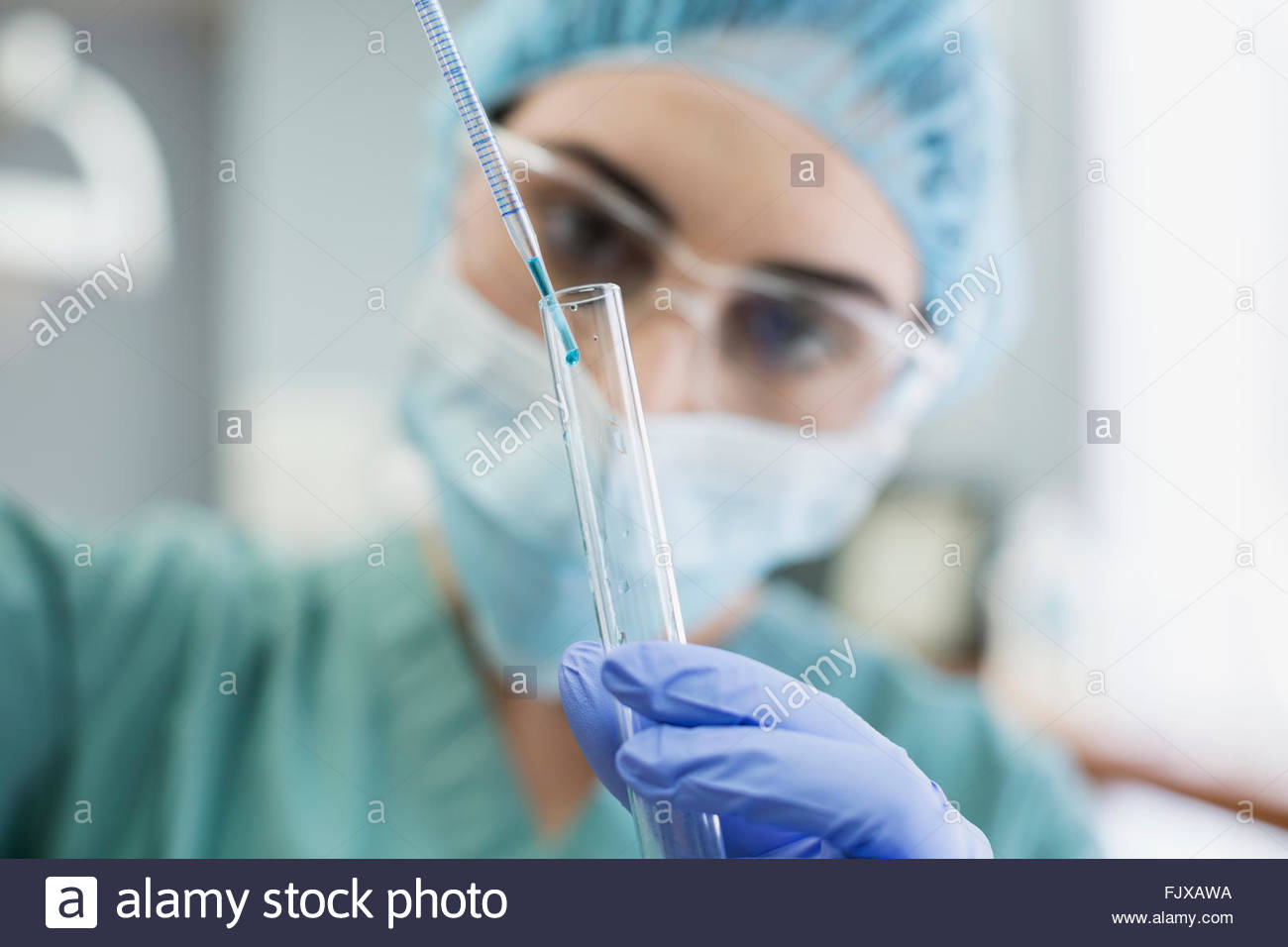 Medical lab pipette hi-res stock photography and images - Alamy