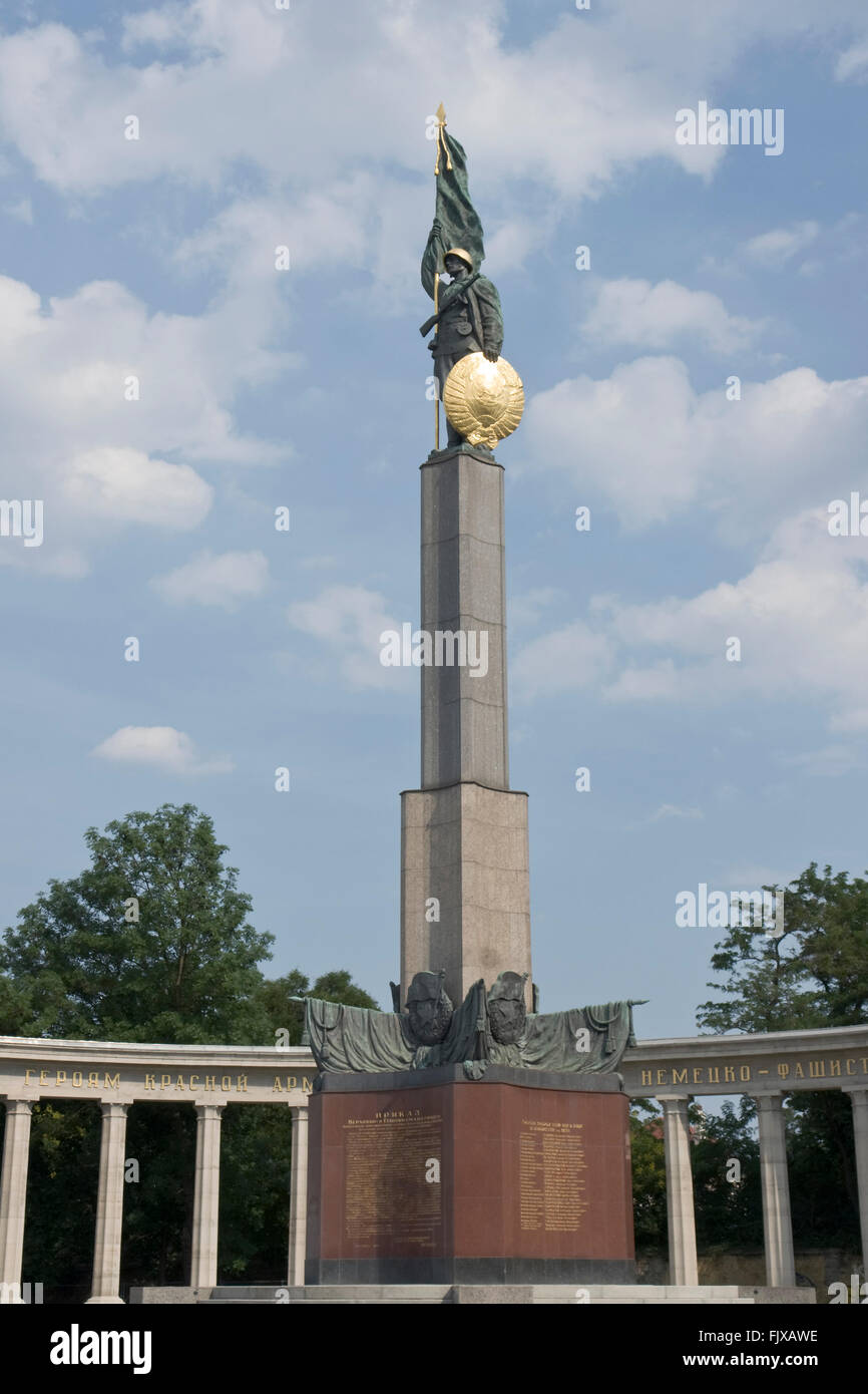 Red army monument in Vienna Stock Photo - Alamy