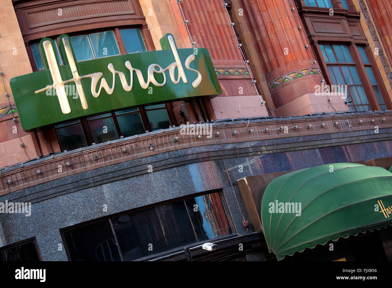 Harrods sign hi-res stock photography and images - Alamy