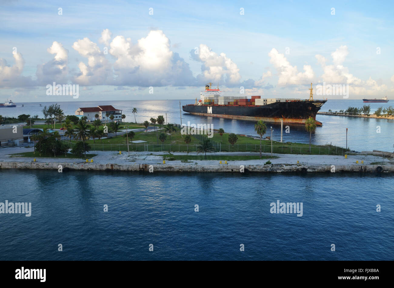Cargo container ship in bahamas hi-res stock photography and images - Alamy