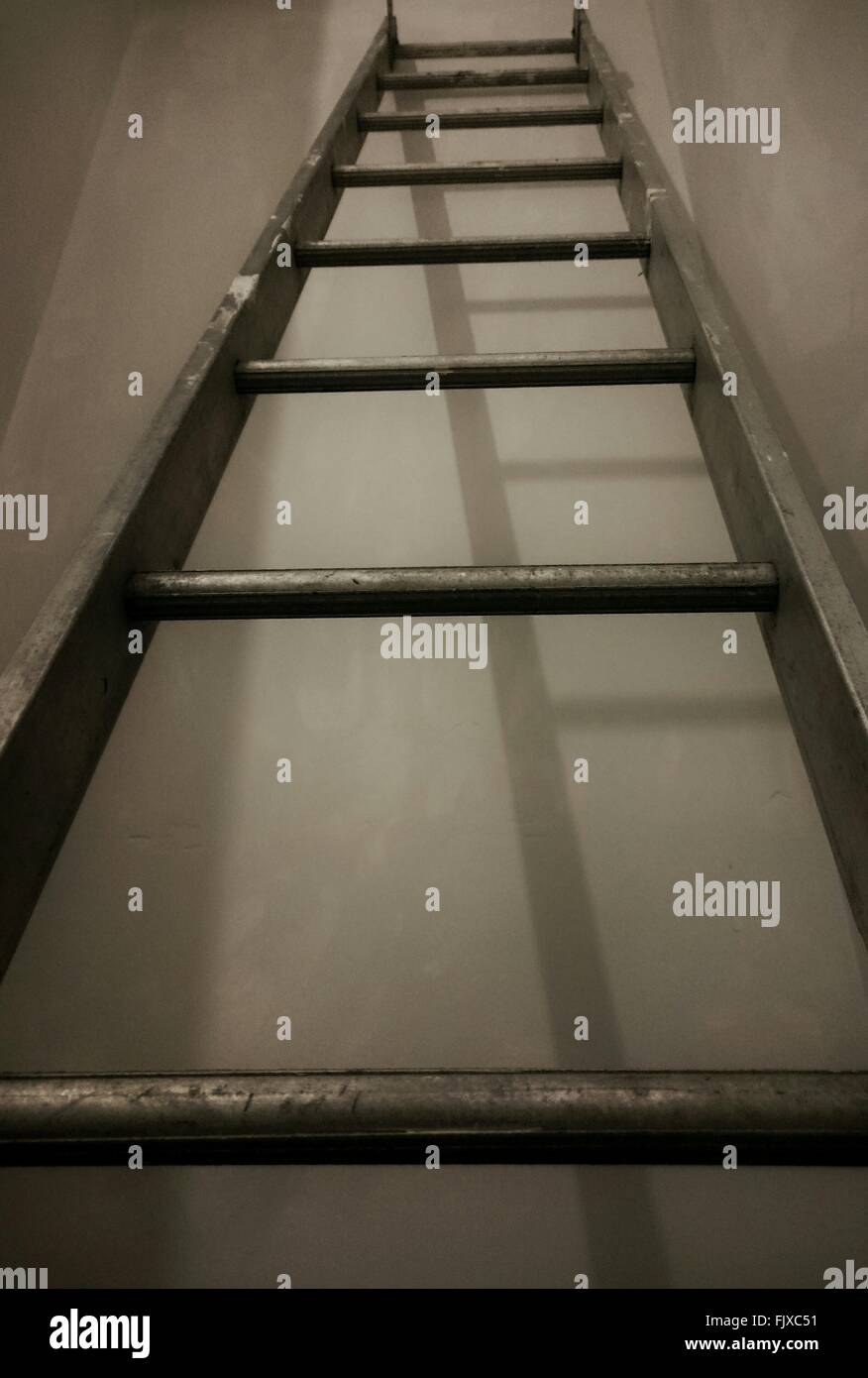 Ladder against a building hi-res stock photography and images - Alamy